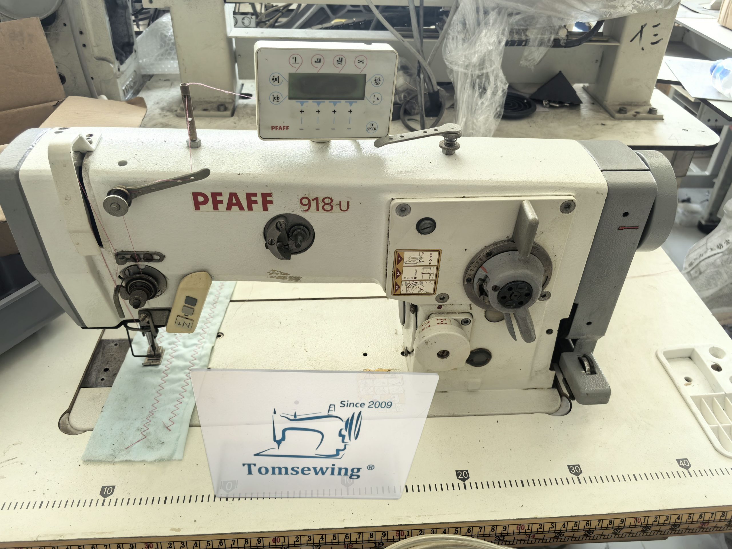 Second Hand Zigzag Sewing Machine PFAFF 918U